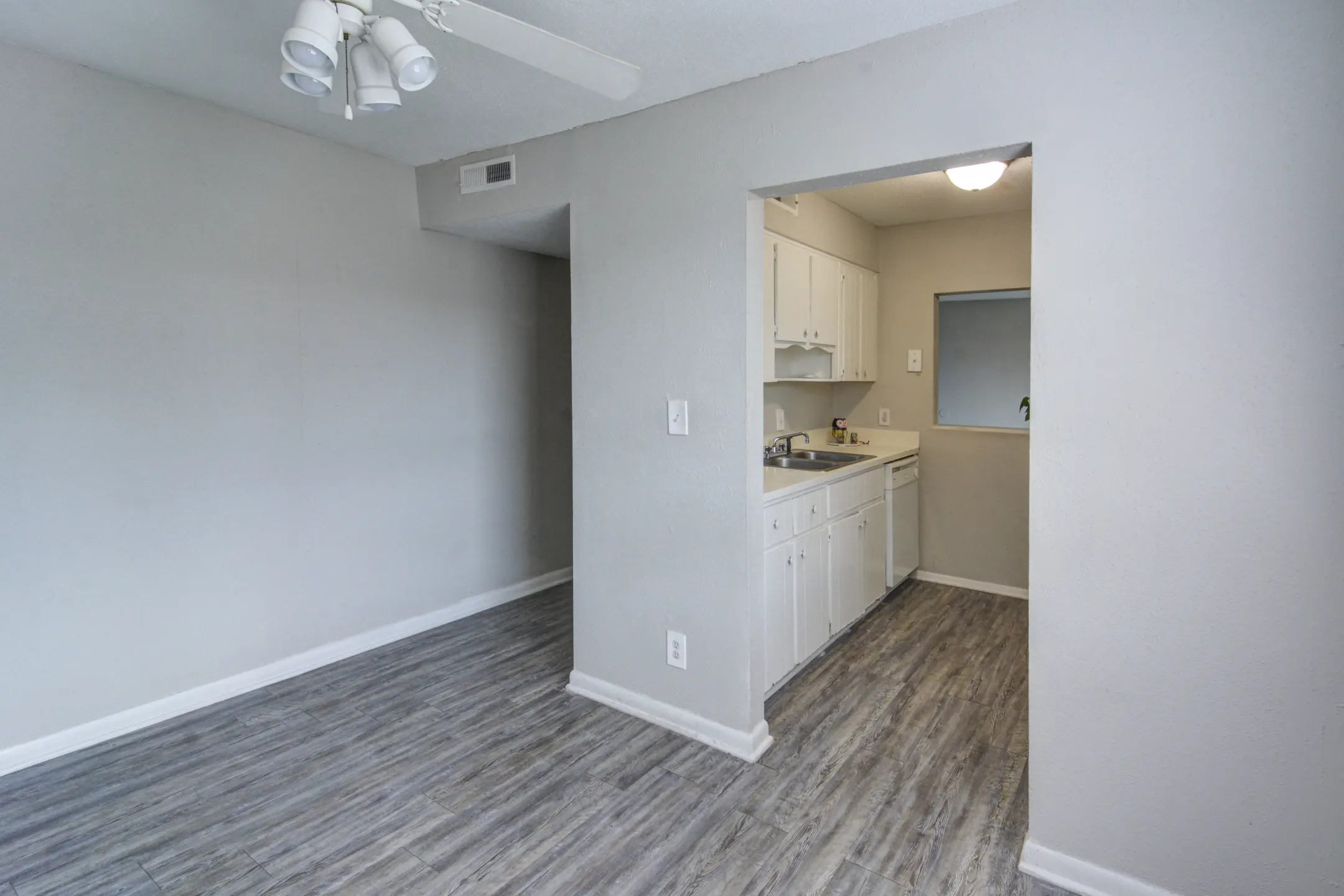 The Onyx at 3211 Apartments